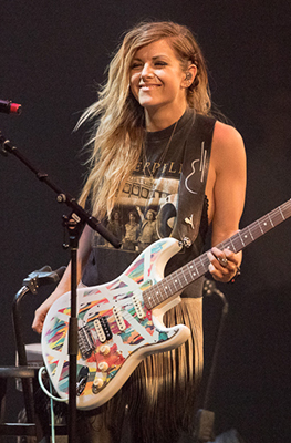 Massive country roster gives stunning military salute at CBS Radio's ...